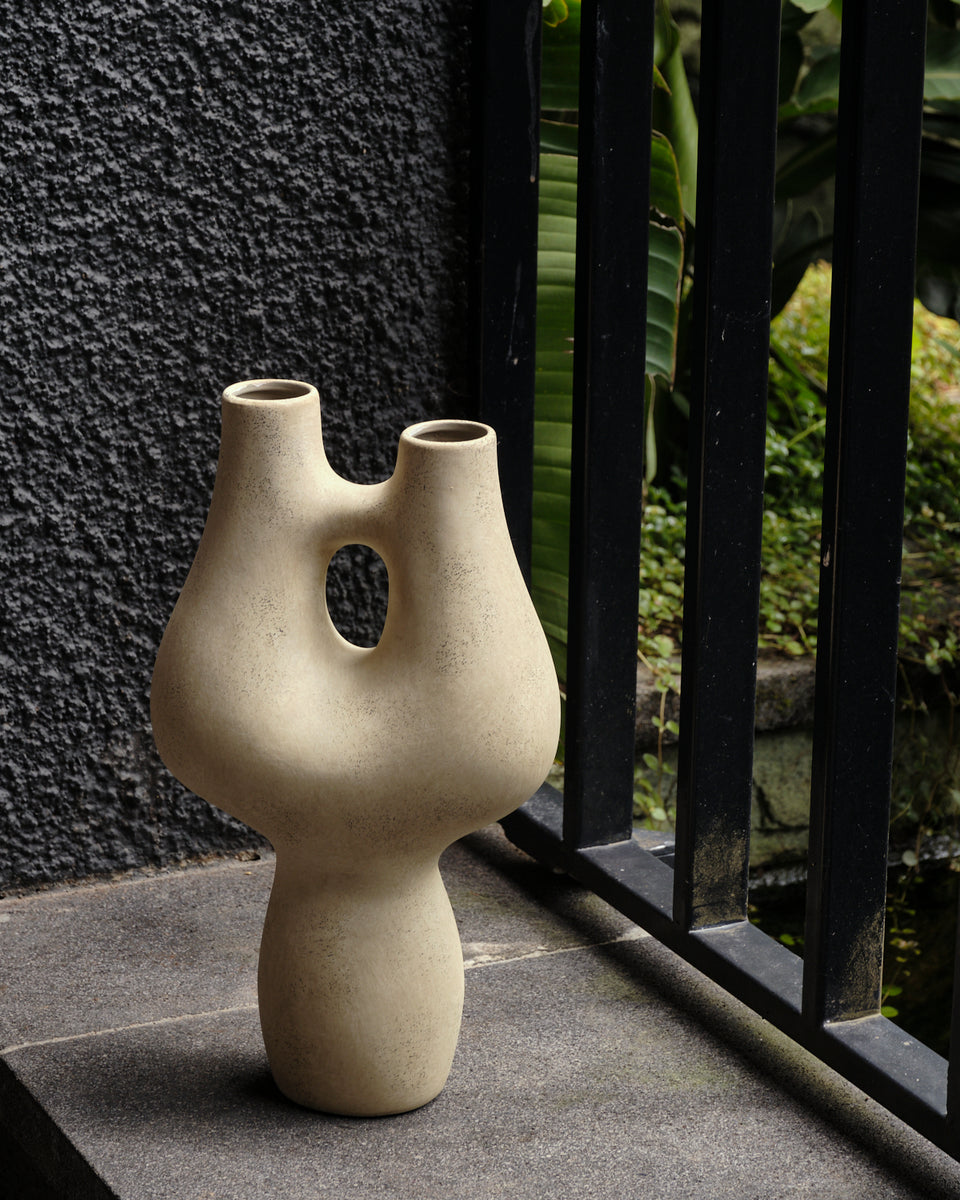 Marfa Amari Irregular Vase - Cream – Crane Living